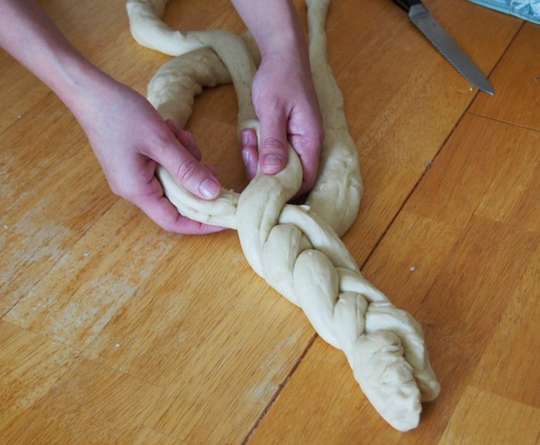 Finnish Pulla Bread | Woman Scribbles