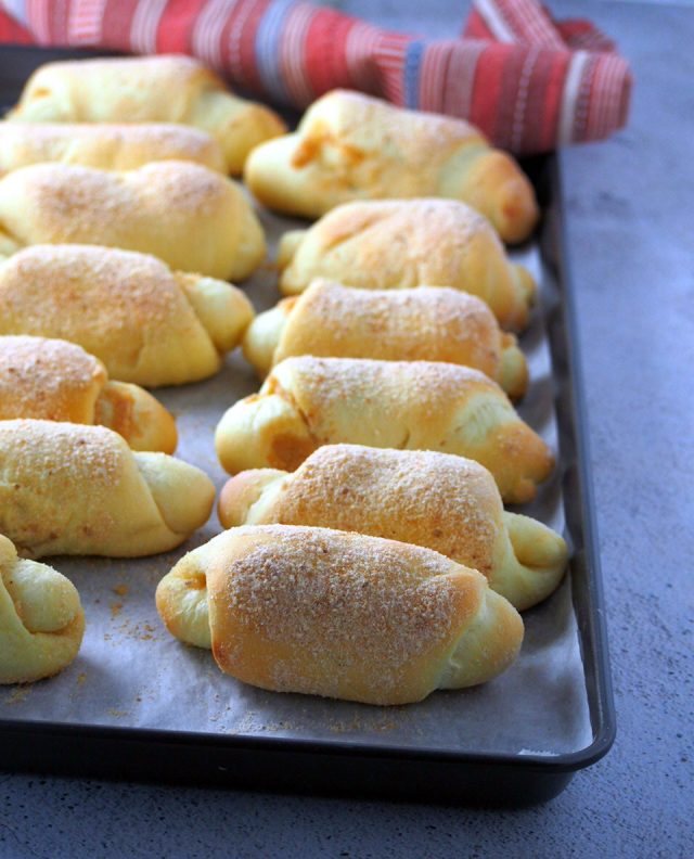 Spanish Bread- A Filipino Bakery Favorite | Woman Scribbles