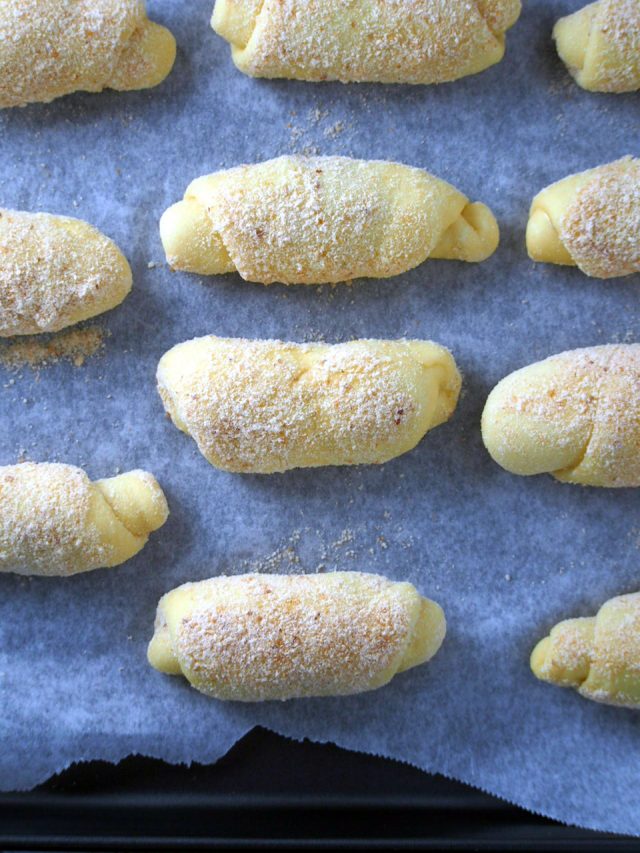 Spanish Bread- A Filipino Bakery Favorite | Woman Scribbles