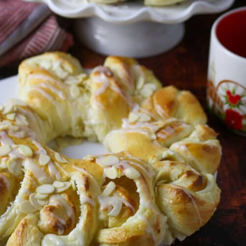 Brioche Bread Ring with Honey Stung Cream Cheese | Woman Scribbles